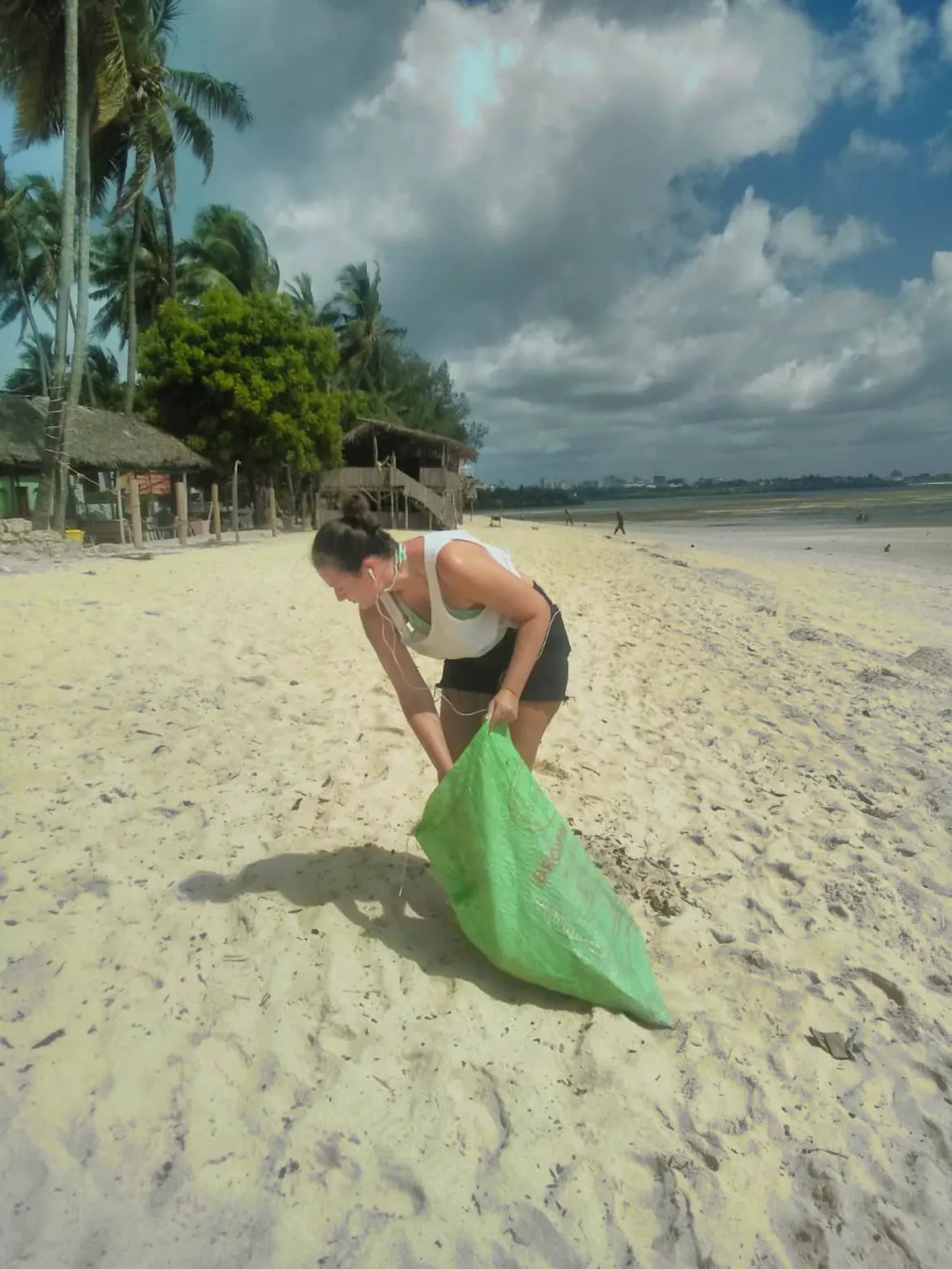Ocean /Beach Clean-Up & Marine Education Assistant | Volunteer in Kenya ...