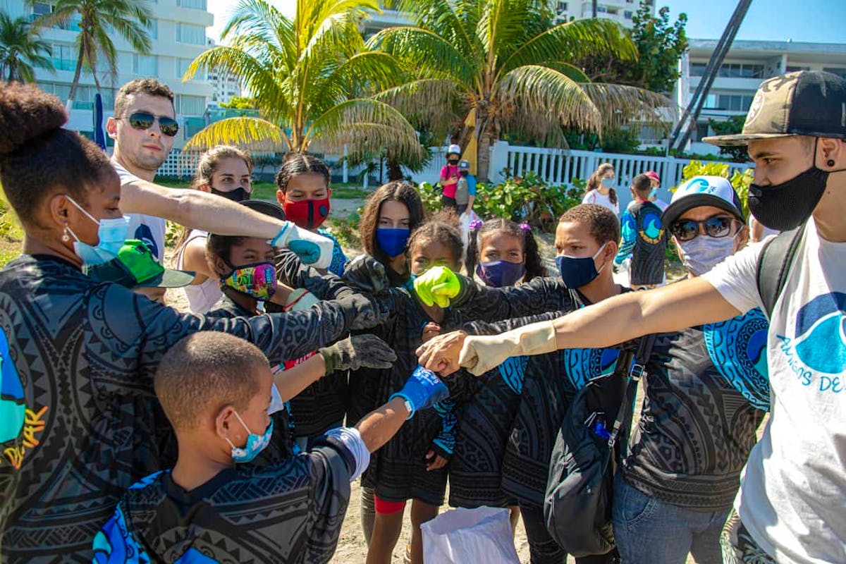 Surf & Help Community Development | Voluntariado en Colombia 2025