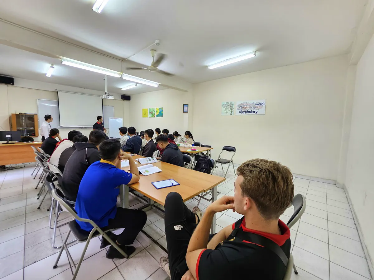 English Teaching to College Students | Volunteer in Vietnam 2025