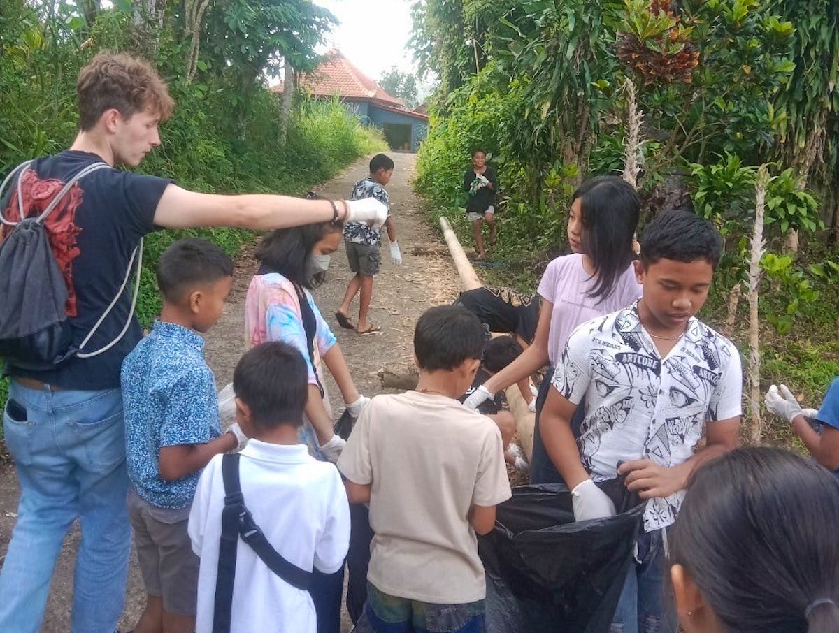 Environmental Education and Clean Up | Volunteer in Indonesia 2025